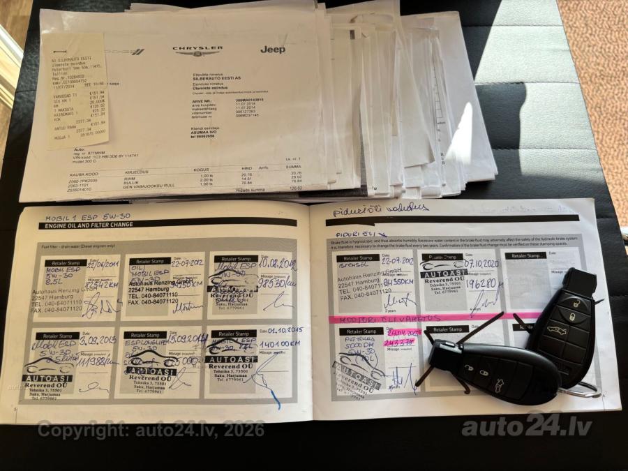 Melns Chrysler 300C 2009 Paide, ar dzinēja tilpumu 3.00 L un nobraukumu 259 tūkst. km par 2890 €, foto 28 vietnē AUTOMOTO.COM.LV