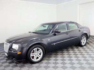 Black Chrysler 300C 2009 in Tallinn, with an engine capacity of 3.00 L and mileage of 347 thousand km for 2499 €, photo 3 on AUTOMOTO.COM.LV