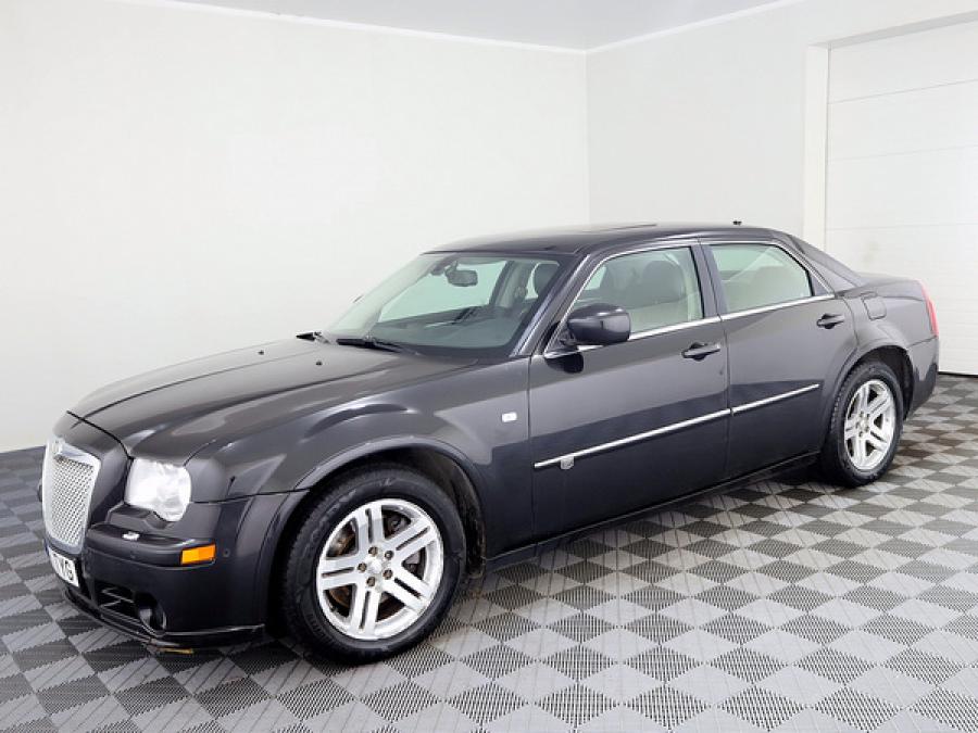 Black Chrysler 300C 2009 in Tallinn, with an engine capacity of 3.00 L and mileage of 347 thousand km for 2499 €, photo 3 on AUTOMOTO.COM.LV
