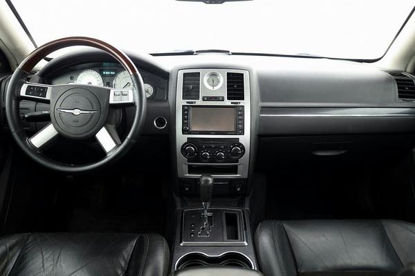 Черный Крайслер 300C 2009 в Таллин, объемом двигателя 3.00 л и пробегом 347 тыс. км за 2499 €, фото 6 на AUTOMOTO.COM.LV