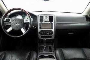 Black Chrysler 300C 2009 in Tallinn, with an engine capacity of 3.00 L and mileage of 347 thousand km for 2499 €, photo 6 on AUTOMOTO.COM.LV