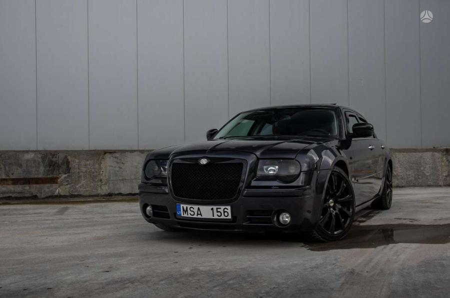 Melns Chrysler 300C 2010 Alīta, ar dzinēja tilpumu 3.00 L un nobraukumu 365 tūkst. km par 4500 €, foto 1 vietnē AUTOMOTO.COM.LV