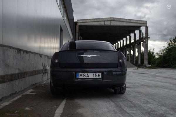 Chrysler 300C 2010 in Alytus on AUTOMOTO.COM.LV Black Chrysler 300C 2010 in Alytus, with an engine capacity of 3.00 L and mileage of 365 thousand km for 4500 €, photo 5 on AUTOMOTO.COM.LV