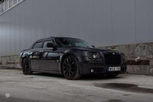 Melns Chrysler 300C 2010 Alīta, ar dzinēja tilpumu 3.00 L un nobraukumu 365 tūkst. km par 4500 €, foto 7 vietnē AUTOMOTO.COM.LV