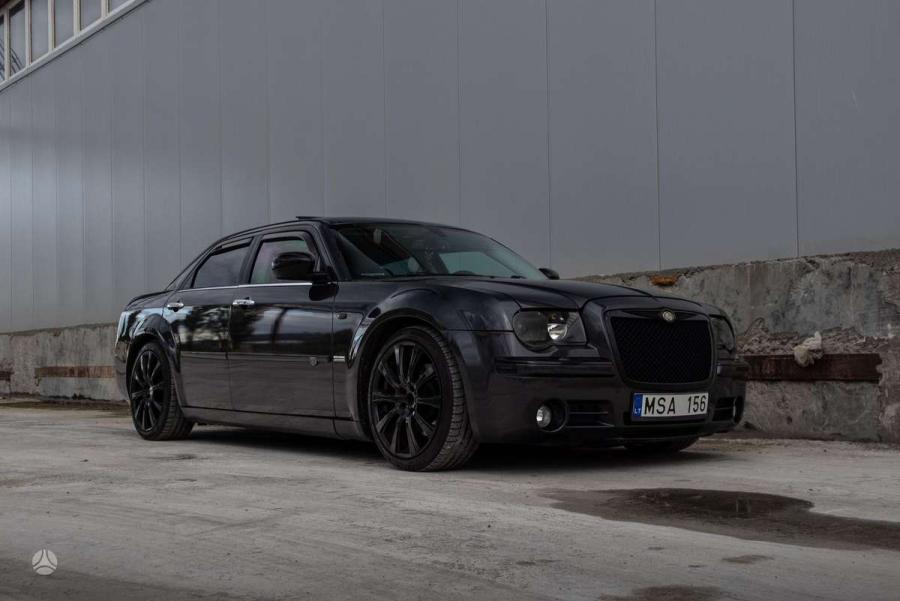 Melns Chrysler 300C 2010 Alīta, ar dzinēja tilpumu 3.00 L un nobraukumu 365 tūkst. km par 4500 €, foto 7 vietnē AUTOMOTO.COM.LV