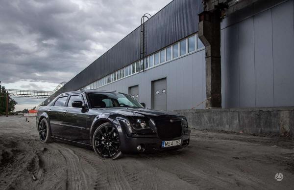 Chrysler 300C 2010 in Alytus on AUTOMOTO.COM.LV Black Chrysler 300C 2010 in Alytus, with an engine capacity of 3.00 L and mileage of 365 thousand km for 4500 €, photo 9 on AUTOMOTO.COM.LV