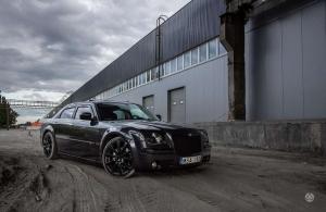 Melns Chrysler 300C 2010 Alīta, ar dzinēja tilpumu 3.00 L un nobraukumu 365 tūkst. km par 4500 €, foto 9 vietnē AUTOMOTO.COM.LV