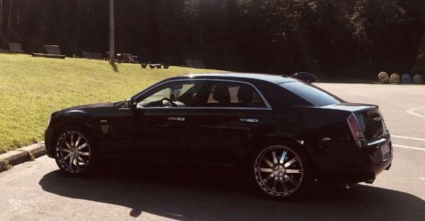 Melns Chrysler 300C 2011 Kauņa, ar dzinēja tilpumu 3.60 L un nobraukumu 283 tūkst. km par 6000 €, foto 6 vietnē AUTOMOTO.COM.LV