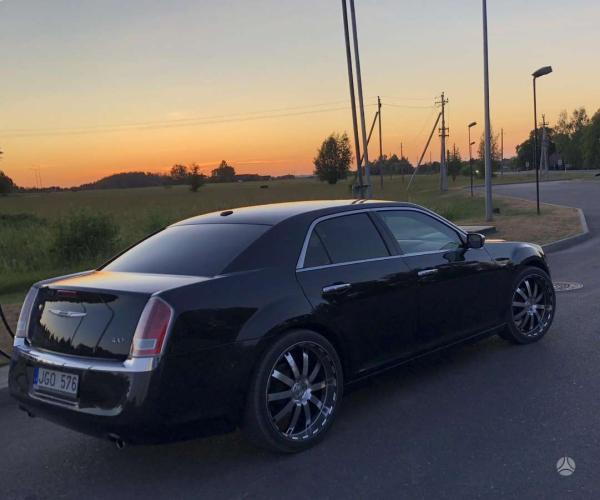 Melns Chrysler 300C 2011 Kauņa, ar dzinēja tilpumu 3.60 L un nobraukumu 283 tūkst. km par 6000 €, foto 10 vietnē AUTOMOTO.COM.LV