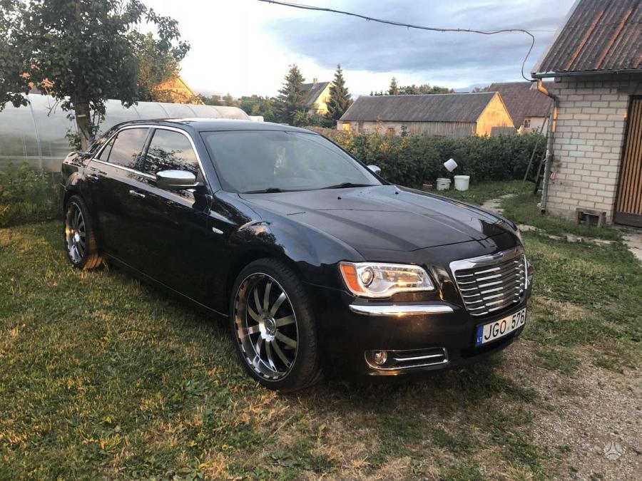 Black Chrysler 300C 2011 in Kaunas, with an engine capacity of 3.60 L and mileage of 283 thousand km for 6000 €, photo 11 on AUTOMOTO.COM.LV