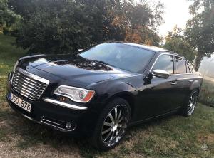 Black Chrysler 300C 2011 in Kaunas, with an engine capacity of 3.60 L and mileage of 283 thousand km for 6000 €, photo 12 on AUTOMOTO.COM.LV
