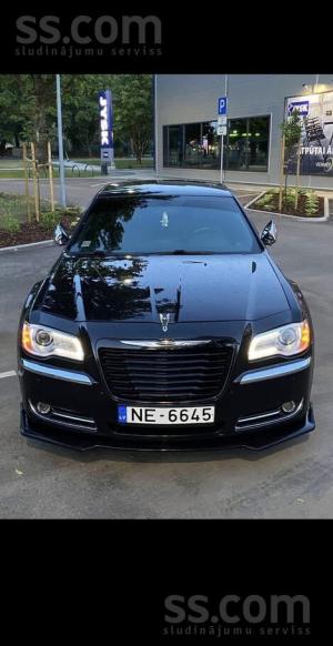 Melns Chrysler 300C 2011 Rīga, ar dzinēja tilpumu 3.60 L un nobraukumu 219 tūkst. km par 10500 €, foto  vietnē AUTOMOTO.COM.LV