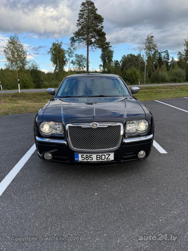 Chrysler 300C 2011 Tallina vietnē Melns Chrysler 300C 2011 Tallina, ar dzinēja tilpumu 3.00 L un nobraukumu 210 tūkst. km par 3390 €, foto 3 vietnē AUTOMOTO.COM.LV