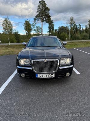 Black Chrysler 300C 2011 in Tallinn, with an engine capacity of 3.00 L and mileage of 210 thousand km for 3390 €, photo 3 on AUTOMOTO.COM.LV