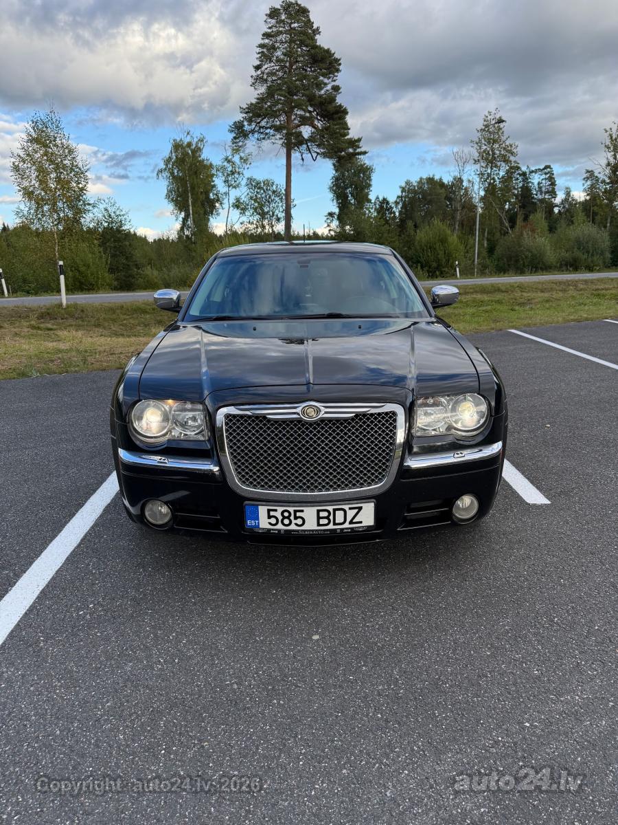 Black Chrysler 300C 2011 in Tallinn, with an engine capacity of 3.00 L and mileage of 210 thousand km for 3390 €, photo 3 on AUTOMOTO.COM.LV