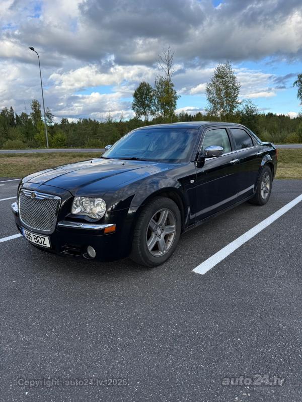 Chrysler 300C 2011 Tallina vietnē Melns Chrysler 300C 2011 Tallina, ar dzinēja tilpumu 3.00 L un nobraukumu 210 tūkst. km par 3390 €, foto 4 vietnē AUTOMOTO.COM.LV