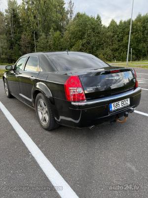 Black Chrysler 300C 2011 in Tallinn, with an engine capacity of 3.00 L and mileage of 210 thousand km for 3390 €, photo 5 on AUTOMOTO.COM.LV