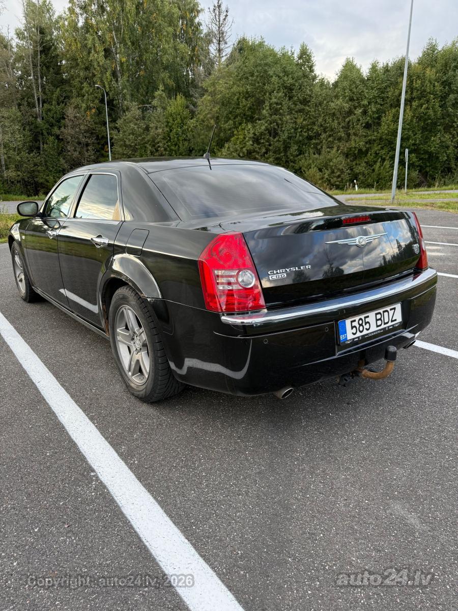Black Chrysler 300C 2011 in Tallinn, with an engine capacity of 3.00 L and mileage of 210 thousand km for 3390 €, photo 5 on AUTOMOTO.COM.LV