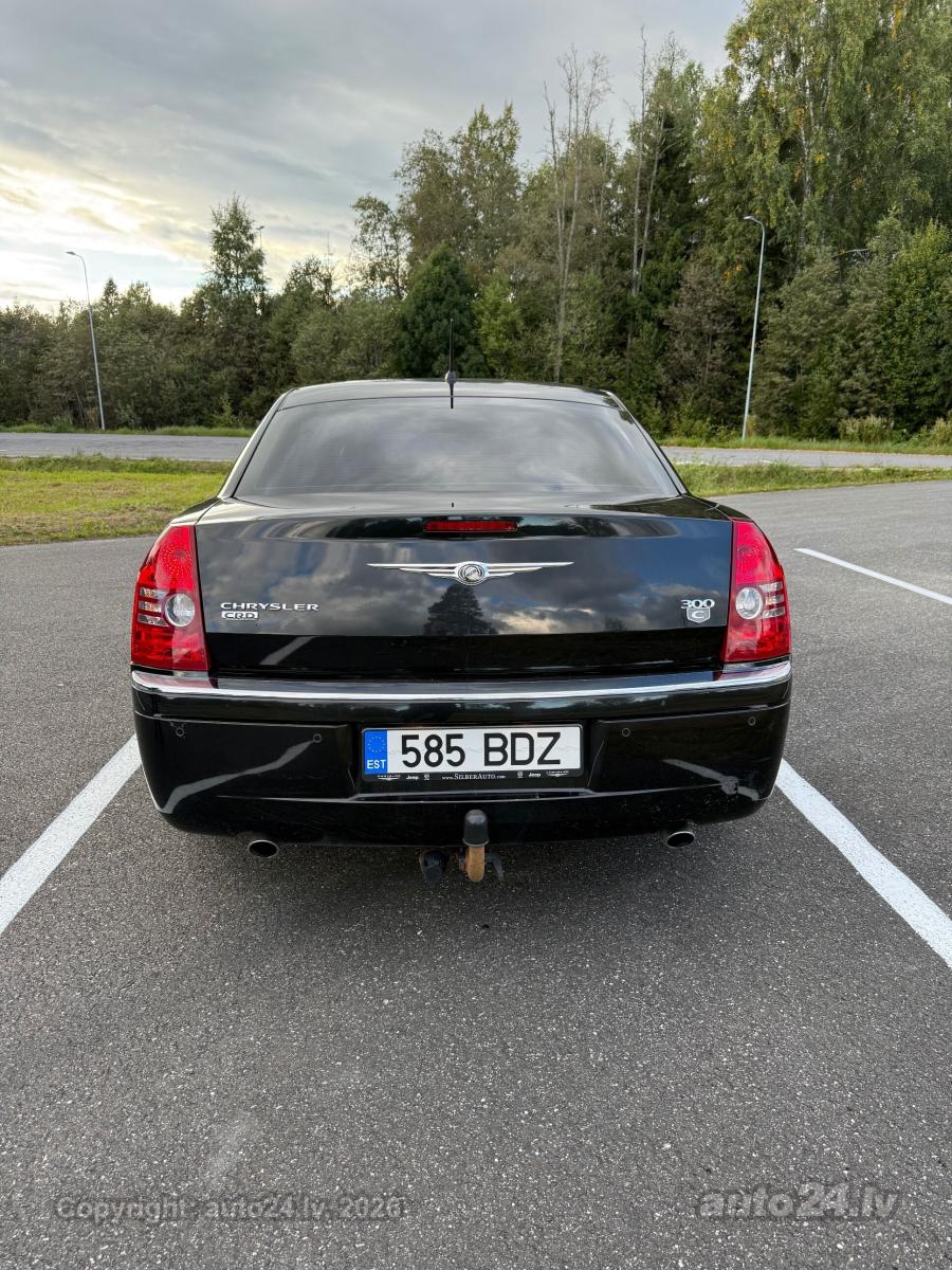 Black Chrysler 300C 2011 in Tallinn, with an engine capacity of 3.00 L and mileage of 210 thousand km for 3390 €, photo 6 on AUTOMOTO.COM.LV