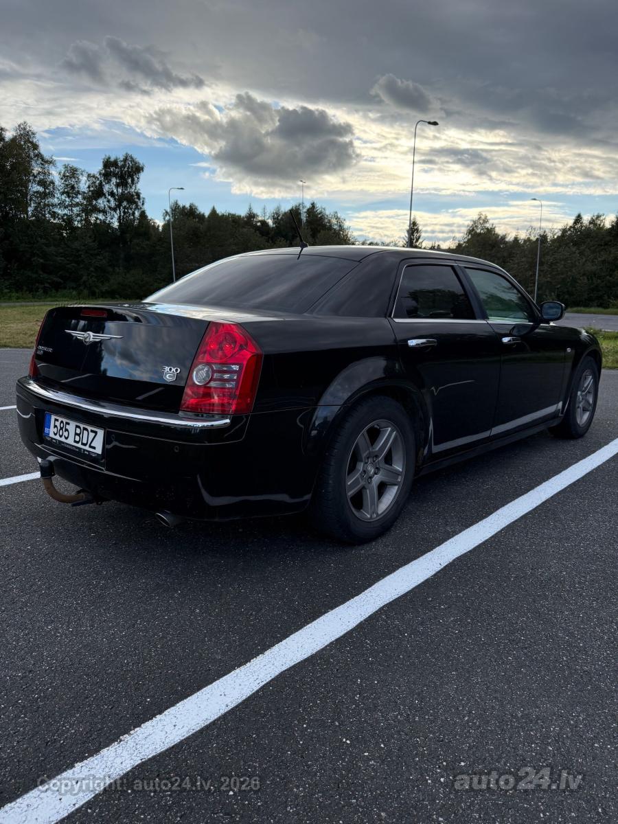 Black Chrysler 300C 2011 in Tallinn, with an engine capacity of 3.00 L and mileage of 210 thousand km for 3390 €, photo 7 on AUTOMOTO.COM.LV