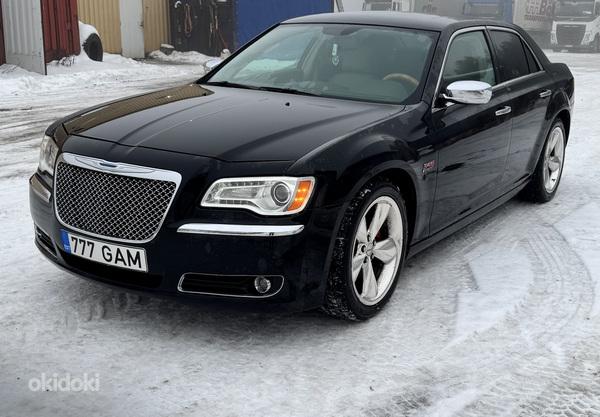 Черный Крайслер 300C 2012 в Таллин, объемом двигателя 5.70 л и пробегом 120 тыс. км за 13000 €, фото 1 на AUTOMOTO.COM.LV