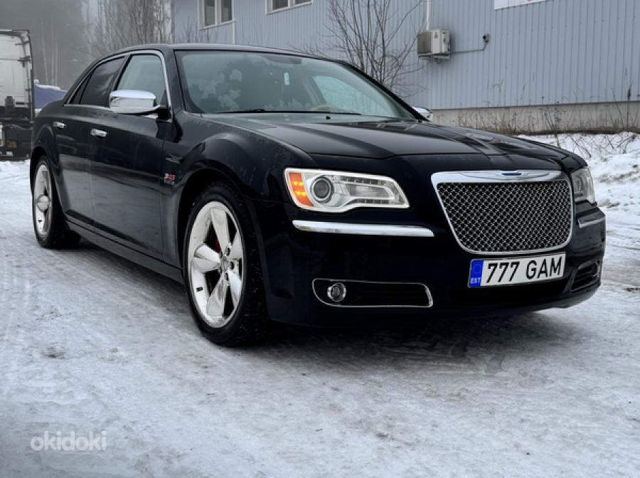 Melns Chrysler 300C 2012 Tallina, ar dzinēja tilpumu 5.70 L un nobraukumu 120 tūkst. km par 13000 €, foto 3 vietnē AUTOMOTO.COM.LV