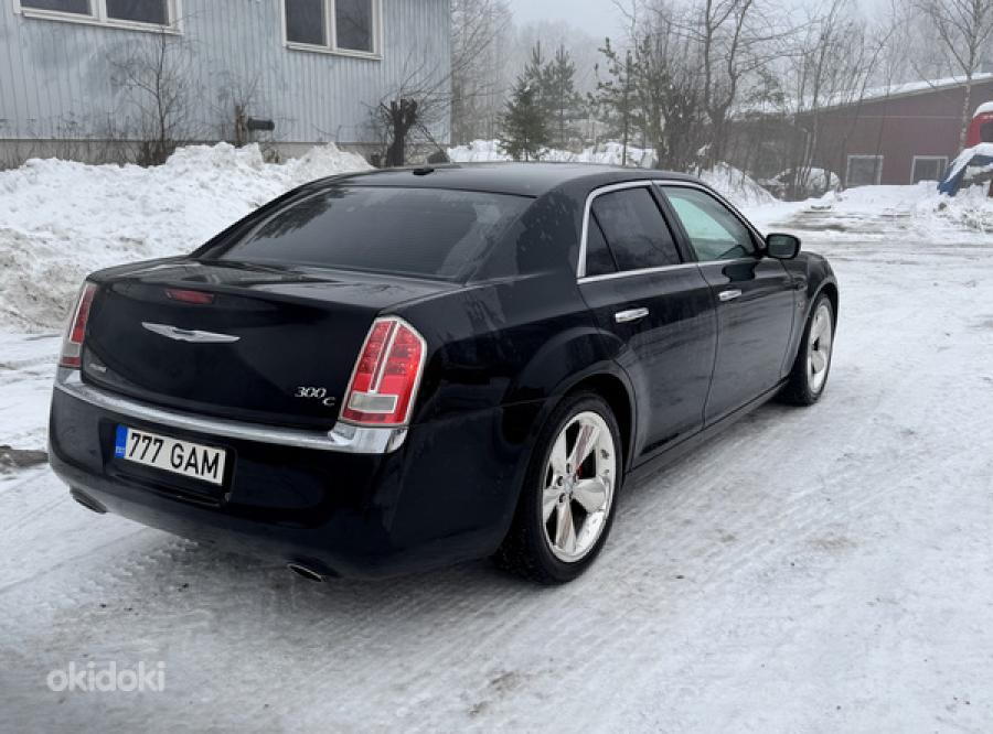 Melns Chrysler 300C 2012 Tallina, ar dzinēja tilpumu 5.70 L un nobraukumu 120 tūkst. km par 13000 €, foto 4 vietnē AUTOMOTO.COM.LV