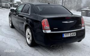 Melns Chrysler 300C 2012 Tallina, ar dzinēja tilpumu 5.70 L un nobraukumu 120 tūkst. km par 13000 €, foto 5 vietnē AUTOMOTO.COM.LV