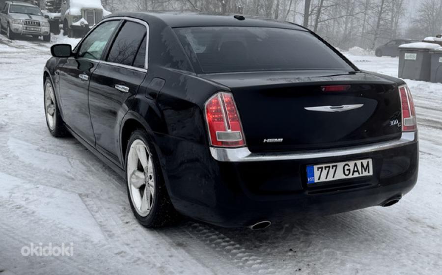 Melns Chrysler 300C 2012 Tallina, ar dzinēja tilpumu 5.70 L un nobraukumu 120 tūkst. km par 13000 €, foto 5 vietnē AUTOMOTO.COM.LV