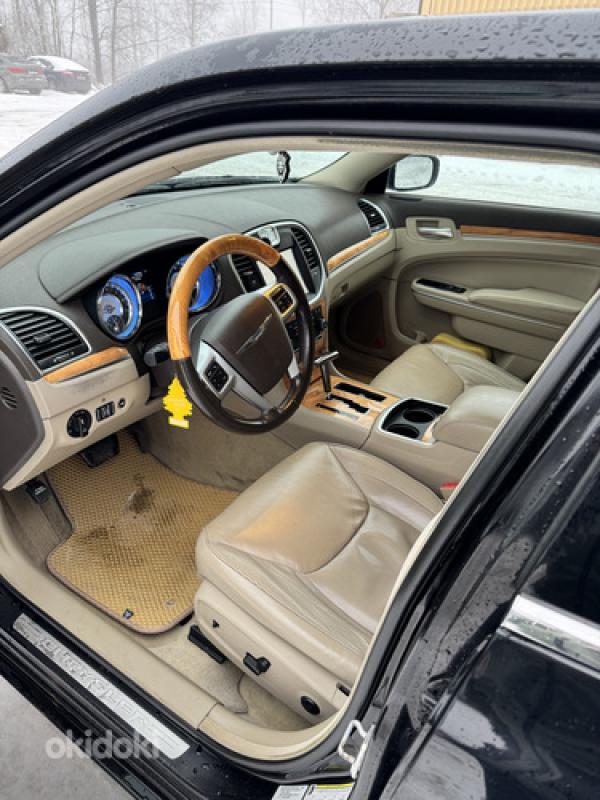 Черный Крайслер 300C 2012 в Таллин, объемом двигателя 5.70 л и пробегом 120 тыс. км за 13000 €, фото 7 на AUTOMOTO.COM.LV