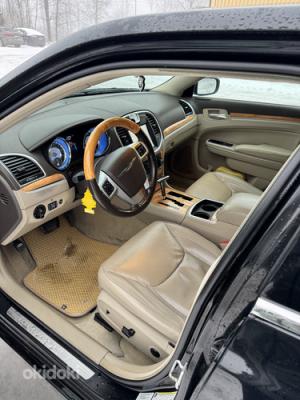 Melns Chrysler 300C 2012 Tallina, ar dzinēja tilpumu 5.70 L un nobraukumu 120 tūkst. km par 13000 €, foto 8 vietnē AUTOMOTO.COM.LV