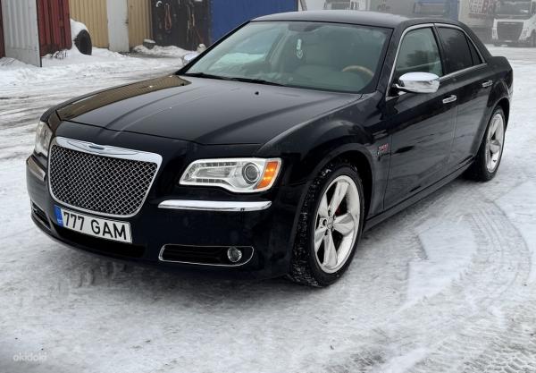 Черный Крайслер 300C 2012 в Таллин, объемом двигателя 5.70 л и пробегом 120 тыс. км за 13000 €, фото 8 на AUTOMOTO.COM.LV