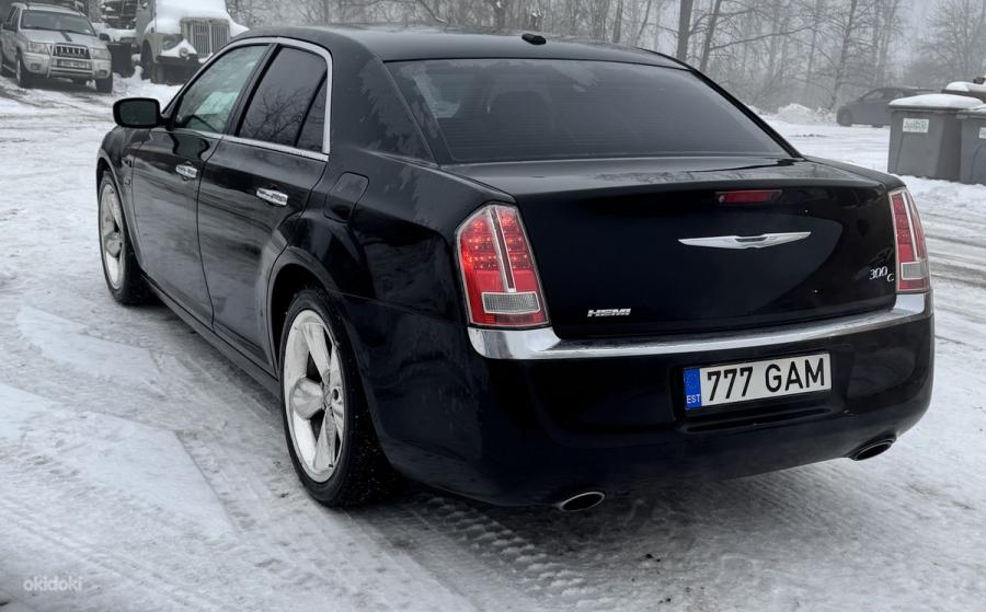 Melns Chrysler 300C 2012 Tallina, ar dzinēja tilpumu 5.70 L un nobraukumu 120 tūkst. km par 13000 €, foto 12 vietnē AUTOMOTO.COM.LV