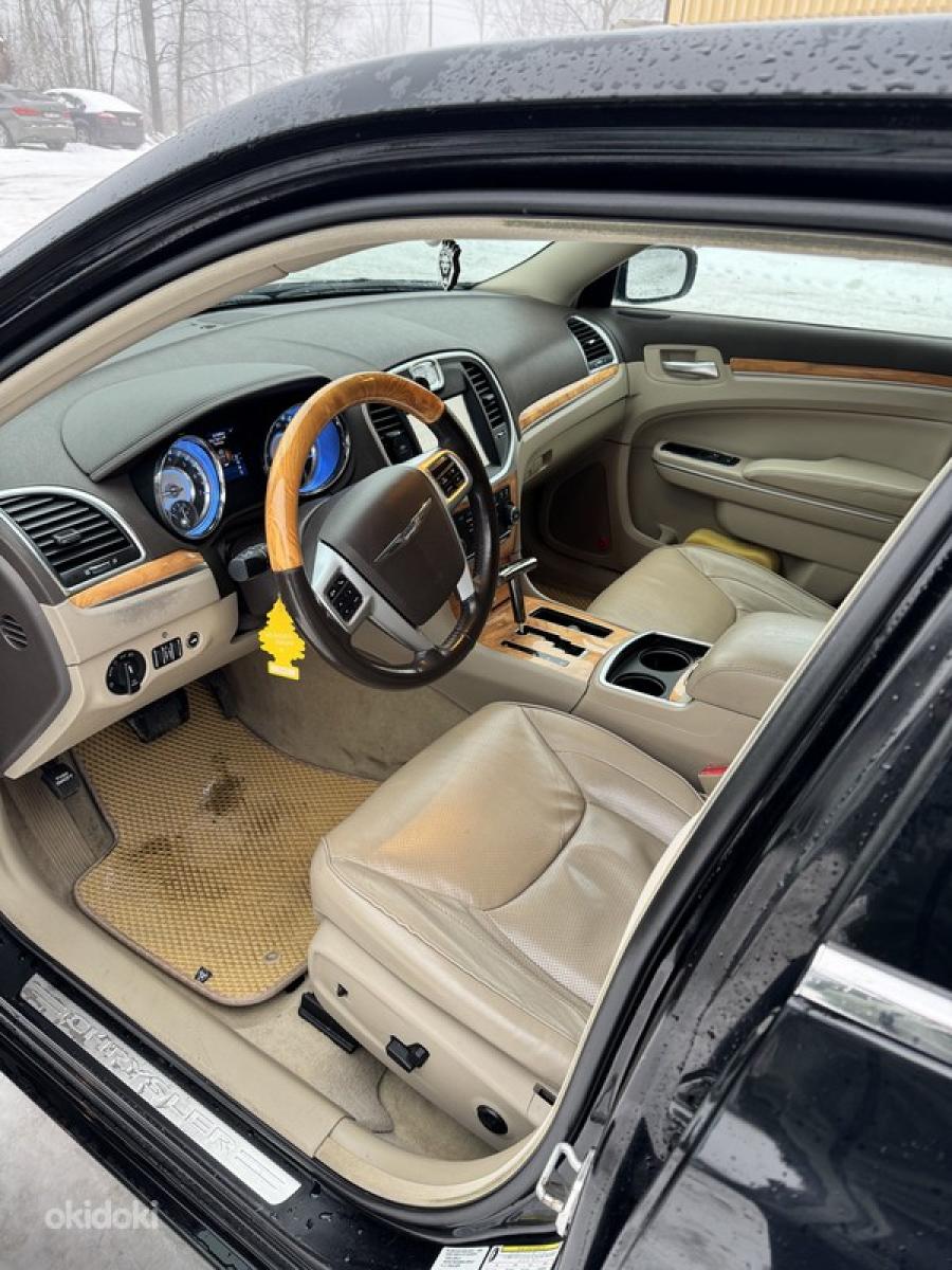 Melns Chrysler 300C 2012 Tallina, ar dzinēja tilpumu 5.70 L un nobraukumu 120 tūkst. km par 13000 €, foto 15 vietnē AUTOMOTO.COM.LV