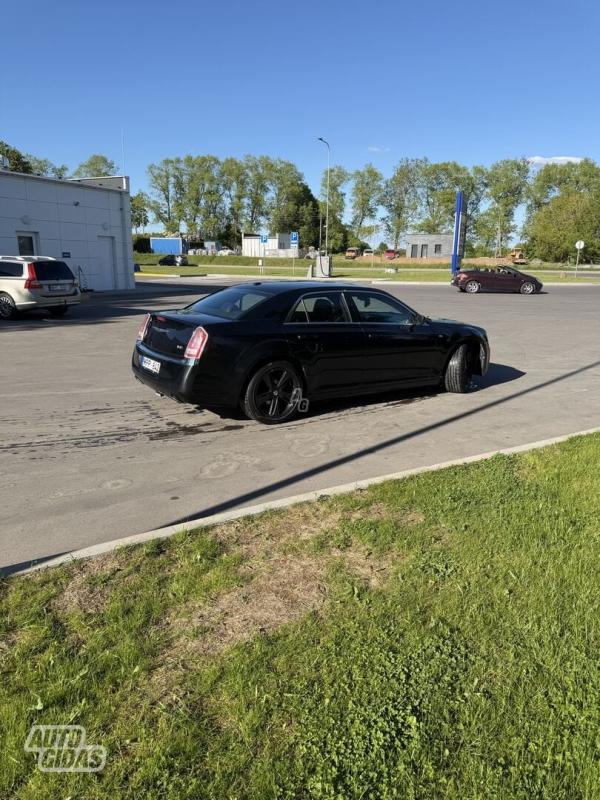 Black Chrysler 300C 2013 in Kelme, with an engine capacity of 3.60 L and mileage of 319 thousand km for 6500 €, photo 4 on AUTOMOTO.COM.LV