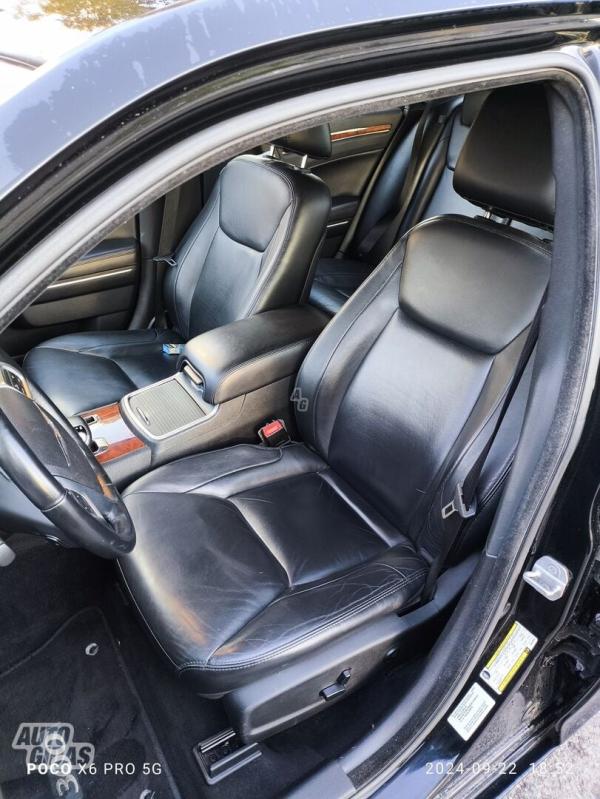 Black Chrysler 300C 2013 in Kelme, with an engine capacity of 3.60 L and mileage of 319 thousand km for 6500 €, photo 7 on AUTOMOTO.COM.LV
