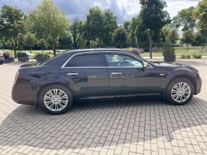 Black Chrysler 300C 2013 in Alytus, with an engine capacity of 3.60 L and mileage of 400 thousand km for 8200 €, photo 9 on AUTOMOTO.COM.LV
