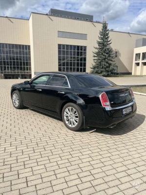 Melns Chrysler 300C 2013 Alīta, ar dzinēja tilpumu 3.60 L un nobraukumu 400 tūkst. km par 8200 €, foto 6 vietnē AUTOMOTO.COM.LV
