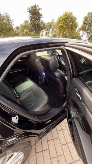 Melns Chrysler 300C 2013 Alīta, ar dzinēja tilpumu 3.60 L un nobraukumu 400 tūkst. km par 8200 €, foto 16 vietnē AUTOMOTO.COM.LV