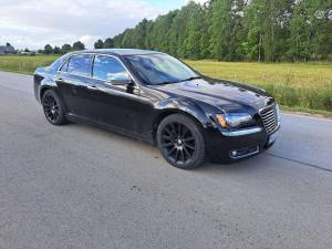 Black Chrysler 300C 2013 in Mazeikiai, with an engine capacity of 3.60 L and mileage of 267 thousand km for 7650 €, photo  on AUTOMOTO.COM.LV