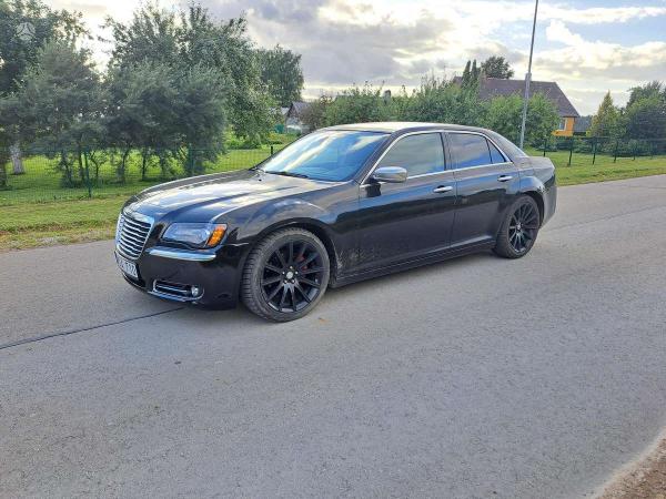 Melns Chrysler 300C 2013 Mažeikiai, ar dzinēja tilpumu 3.60 L un nobraukumu 267 tūkst. km par 7650 €, foto 2 vietnē AUTOMOTO.COM.LV