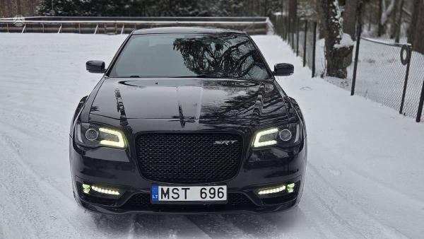 Melns Chrysler 300C 2015 Viļņa, ar dzinēja tilpumu 3.60 L un nobraukumu 94 tūkst. km par 13950 €, foto 1 vietnē AUTOMOTO.COM.LV