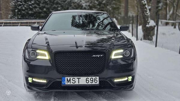 Melns Chrysler 300C 2015 Viļņa, ar dzinēja tilpumu 3.60 L un nobraukumu 94 tūkst. km par 13950 €, foto 6 vietnē AUTOMOTO.COM.LV