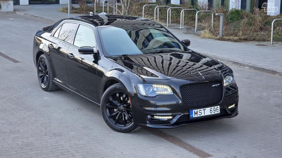 Black Chrysler 300C 2015 in Vilnius, with an engine capacity of 3.60 L and mileage of 102 thousand km for 13500 €, photo 1 on AUTOMOTO.COM.LV