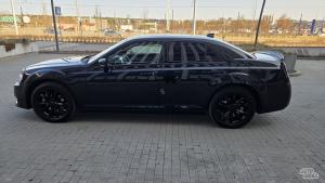 Black Chrysler 300C 2015 in Vilnius, with an engine capacity of 3.60 L and mileage of 102 thousand km for 13500 €, photo 8 on AUTOMOTO.COM.LV