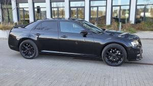 Black Chrysler 300C 2015 in Vilnius, with an engine capacity of 3.60 L and mileage of 102 thousand km for 13500 €, photo 9 on AUTOMOTO.COM.LV
