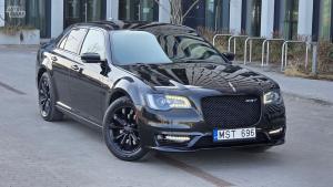 Black Chrysler 300C 2015 in Vilnius, with an engine capacity of 3.60 L and mileage of 102 thousand km for 13500 €, photo 10 on AUTOMOTO.COM.LV
