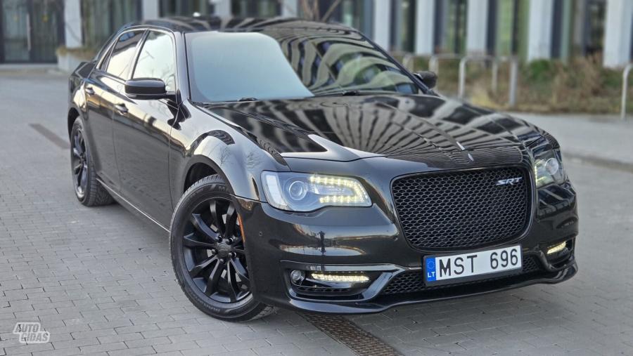 Black Chrysler 300C 2015 in Vilnius, with an engine capacity of 3.60 L and mileage of 102 thousand km for 13500 €, photo 11 on AUTOMOTO.COM.LV