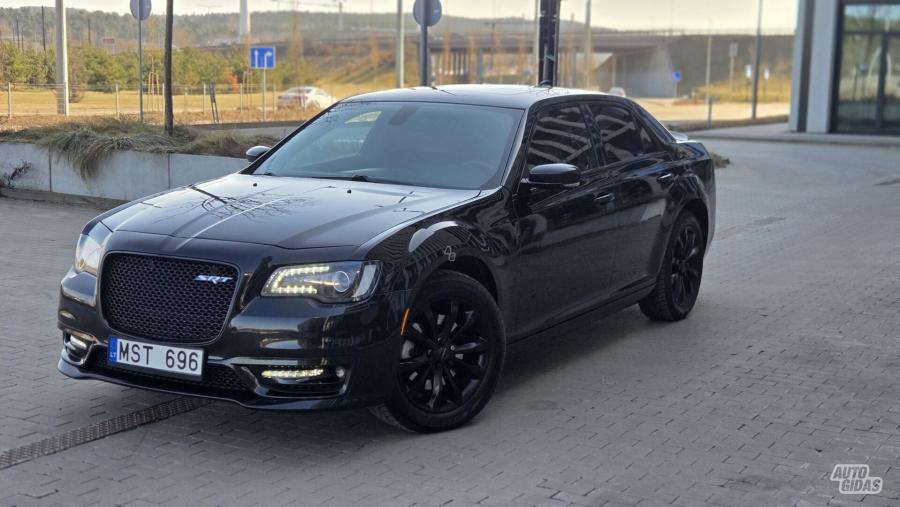 Black Chrysler 300C 2015 in Vilnius, with an engine capacity of 3.60 L and mileage of 102 thousand km for 13500 €, photo 12 on AUTOMOTO.COM.LV