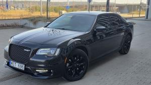 Black Chrysler 300C 2015 in Vilnius, with an engine capacity of 3.60 L and mileage of 102 thousand km for 13500 €, photo 13 on AUTOMOTO.COM.LV